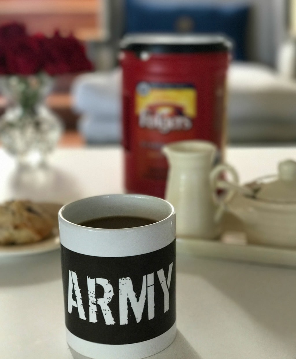 Folgers Share a Cup and a Story With the Veteran Next Door